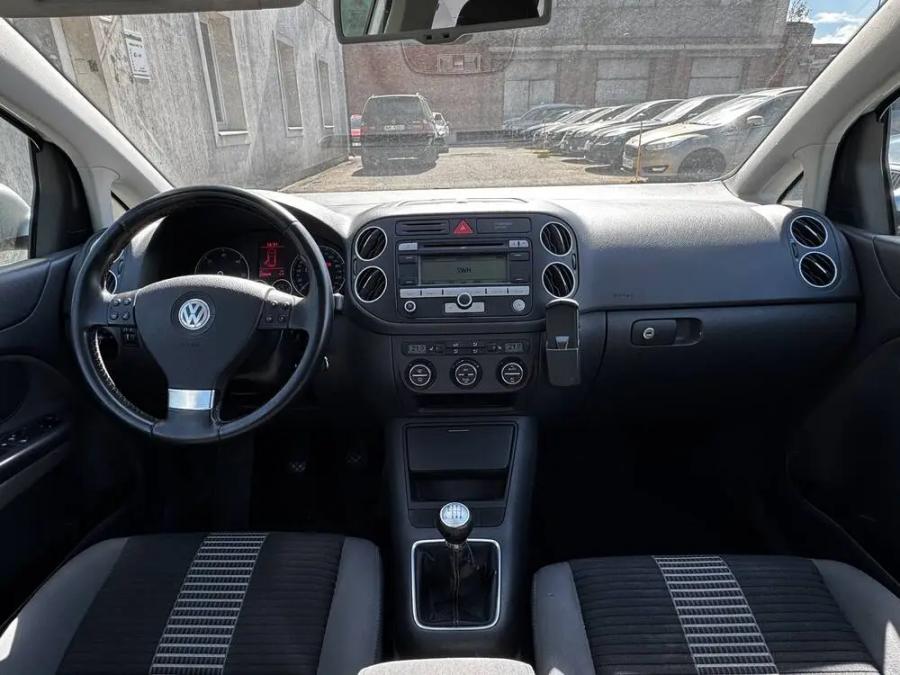Pelēks Volkswagen Golf Plus 2008 Daugavpils, ar dzinēja tilpumu 2.00 L un nobraukumu 220 tūkst. km par 3750 €, foto 14 vietnē AUTOMOTO.COM.LV