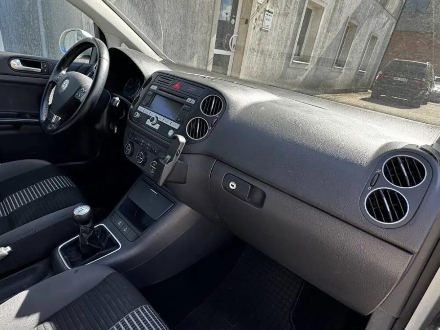 Pelēks Volkswagen Golf Plus 2008 Daugavpils, ar dzinēja tilpumu 2.00 L un nobraukumu 220 tūkst. km par 3750 €, foto 15 vietnē AUTOMOTO.COM.LV