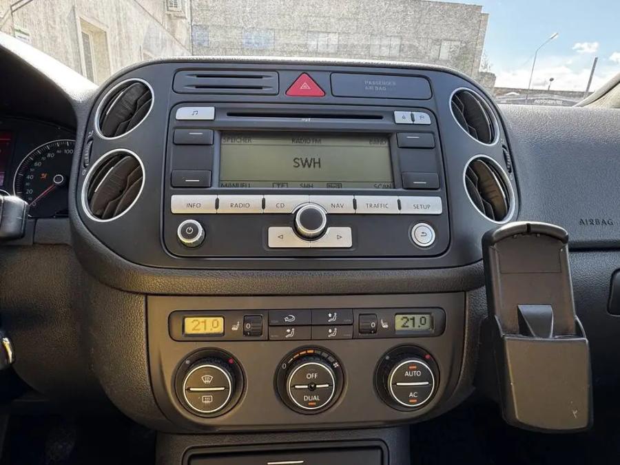 Pelēks Volkswagen Golf Plus 2008 Daugavpils, ar dzinēja tilpumu 2.00 L un nobraukumu 220 tūkst. km par 3750 €, foto 16 vietnē AUTOMOTO.COM.LV