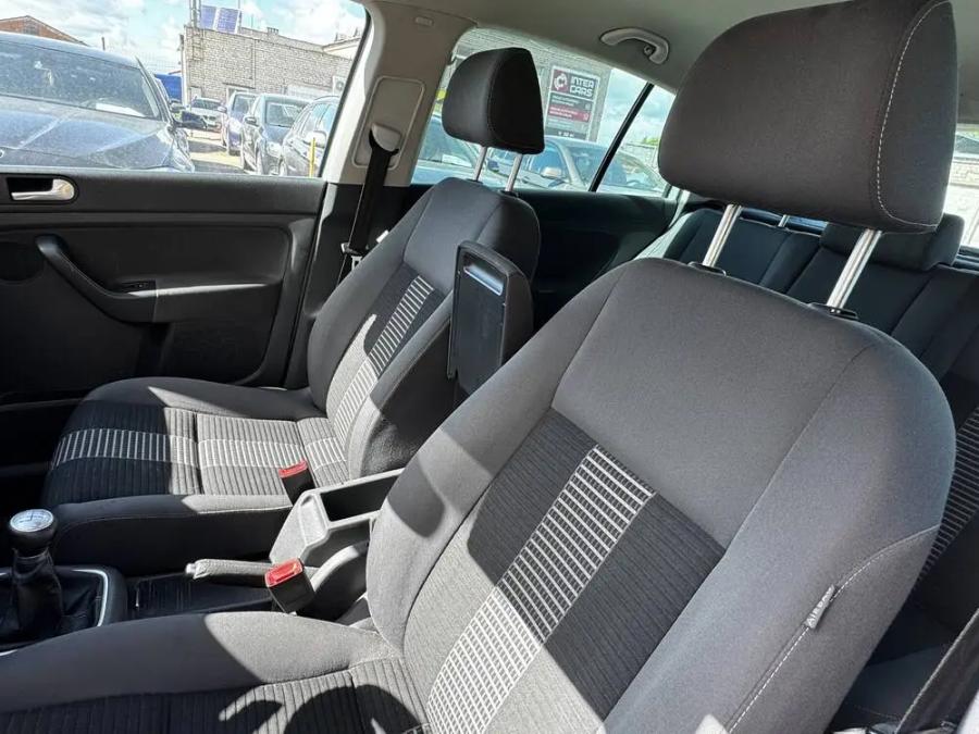 Pelēks Volkswagen Golf Plus 2008 Daugavpils, ar dzinēja tilpumu 2.00 L un nobraukumu 220 tūkst. km par 3750 €, foto 21 vietnē AUTOMOTO.COM.LV