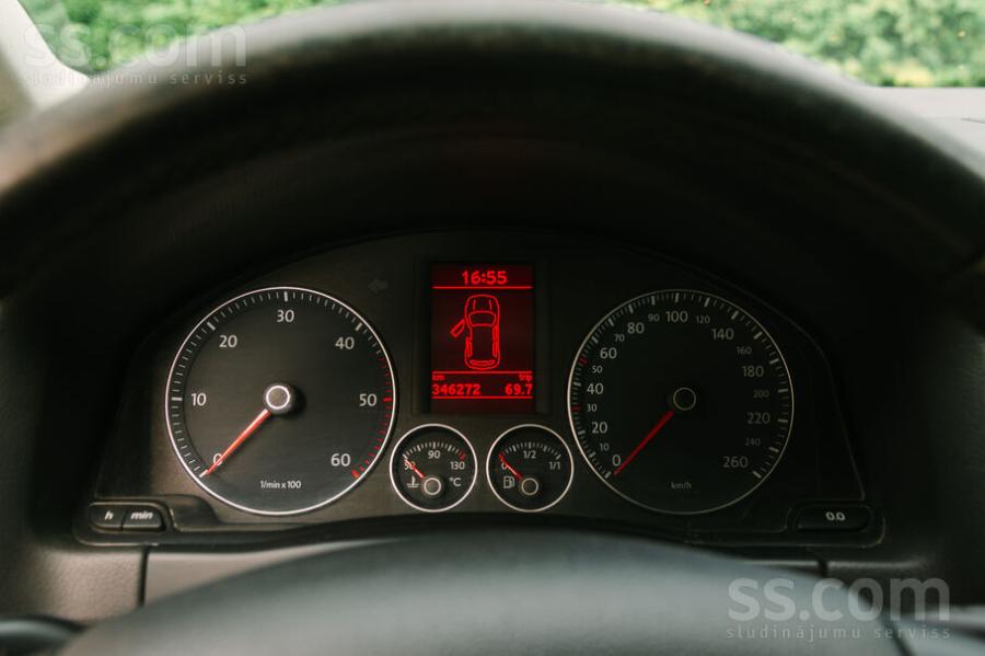 Grey Volkswagen Golf Plus 2008 in Liepaja, with an engine capacity of 1.90 L and mileage of 346 thousand km for 2200 €, photo 7 on AUTOMOTO.COM.LV
