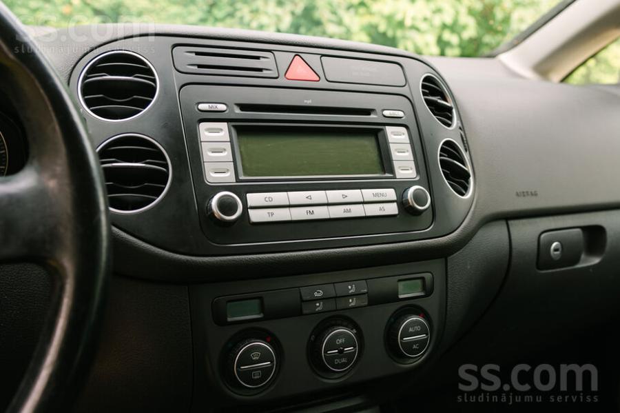 Grey Volkswagen Golf Plus 2008 in Liepaja, with an engine capacity of 1.90 L and mileage of 346 thousand km for 2200 €, photo 8 on AUTOMOTO.COM.LV