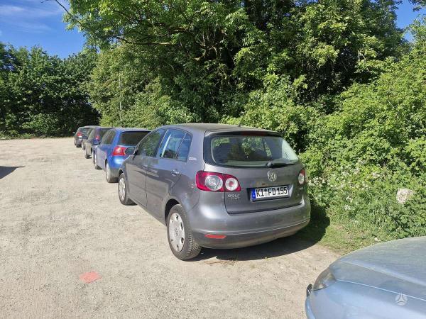 Grey Volkswagen Golf Plus 2008 in Klaipeda, with an engine capacity of 1.97 L and mileage of 286 thousand km for 2399 €, photo 3 on AUTOMOTO.COM.LV