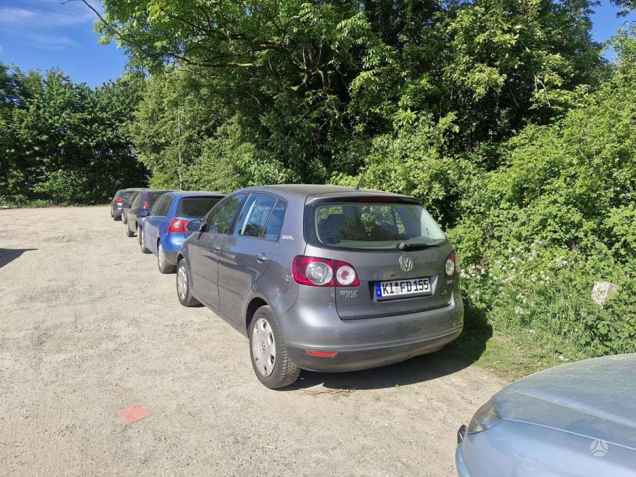 Grey Volkswagen Golf Plus 2008 in Klaipeda, with an engine capacity of 1.97 L and mileage of 286 thousand km for 2399 €, photo 4 on AUTOMOTO.COM.LV