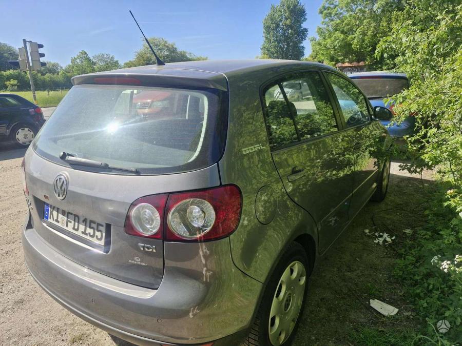 Grey Volkswagen Golf Plus 2008 in Klaipeda, with an engine capacity of 1.97 L and mileage of 286 thousand km for 2399 €, photo 5 on AUTOMOTO.COM.LV