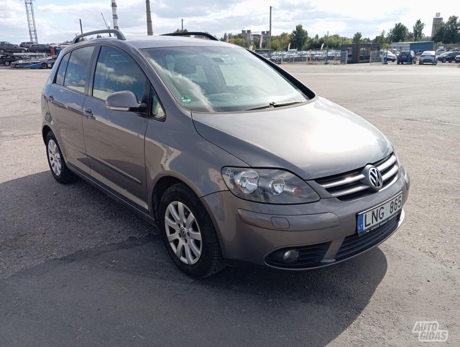 Pelēks Volkswagen Golf Plus 2008 Panevēža, ar dzinēja tilpumu 1.90 L un nobraukumu 348 tūkst. km par 2350 €, foto 7 vietnē AUTOMOTO.COM.LV
