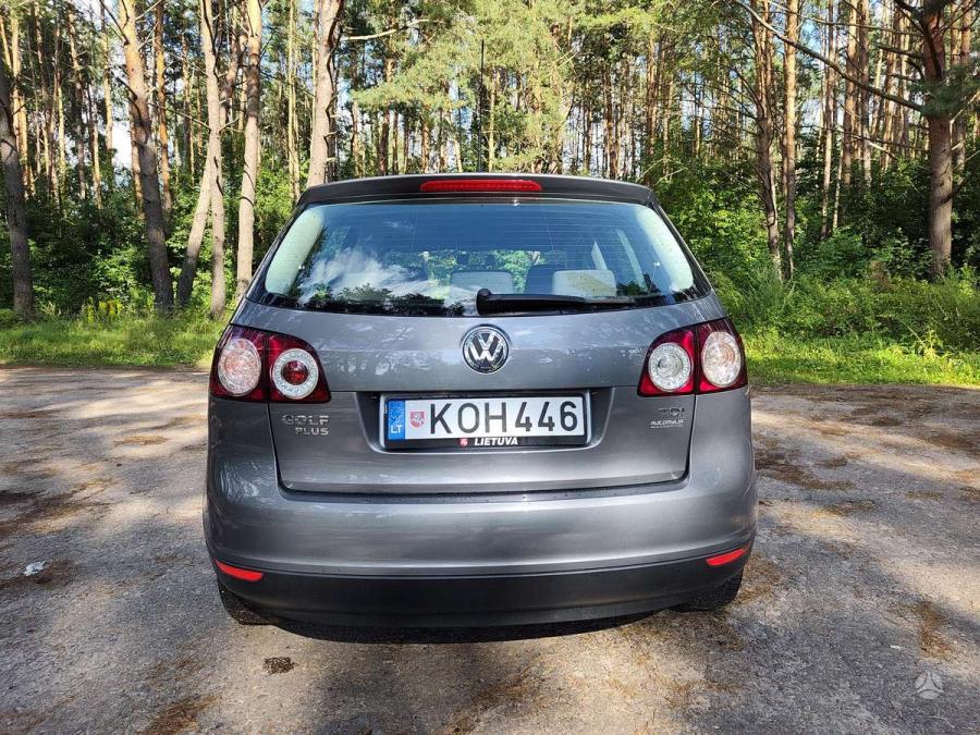 Pelēks Volkswagen Golf Plus 2008 Viļņa, ar dzinēja tilpumu 1.90 L un nobraukumu 207 tūkst. km par 3300 €, foto 5 vietnē AUTOMOTO.COM.LV