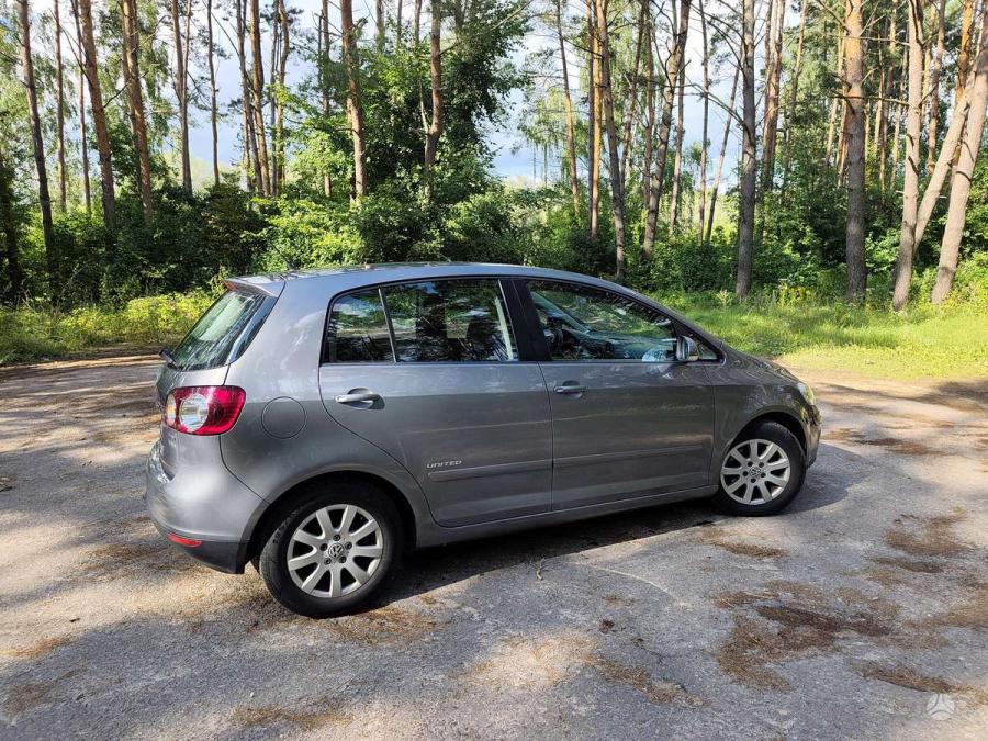 Pelēks Volkswagen Golf Plus 2008 Viļņa, ar dzinēja tilpumu 1.90 L un nobraukumu 207 tūkst. km par 3300 €, foto 7 vietnē AUTOMOTO.COM.LV