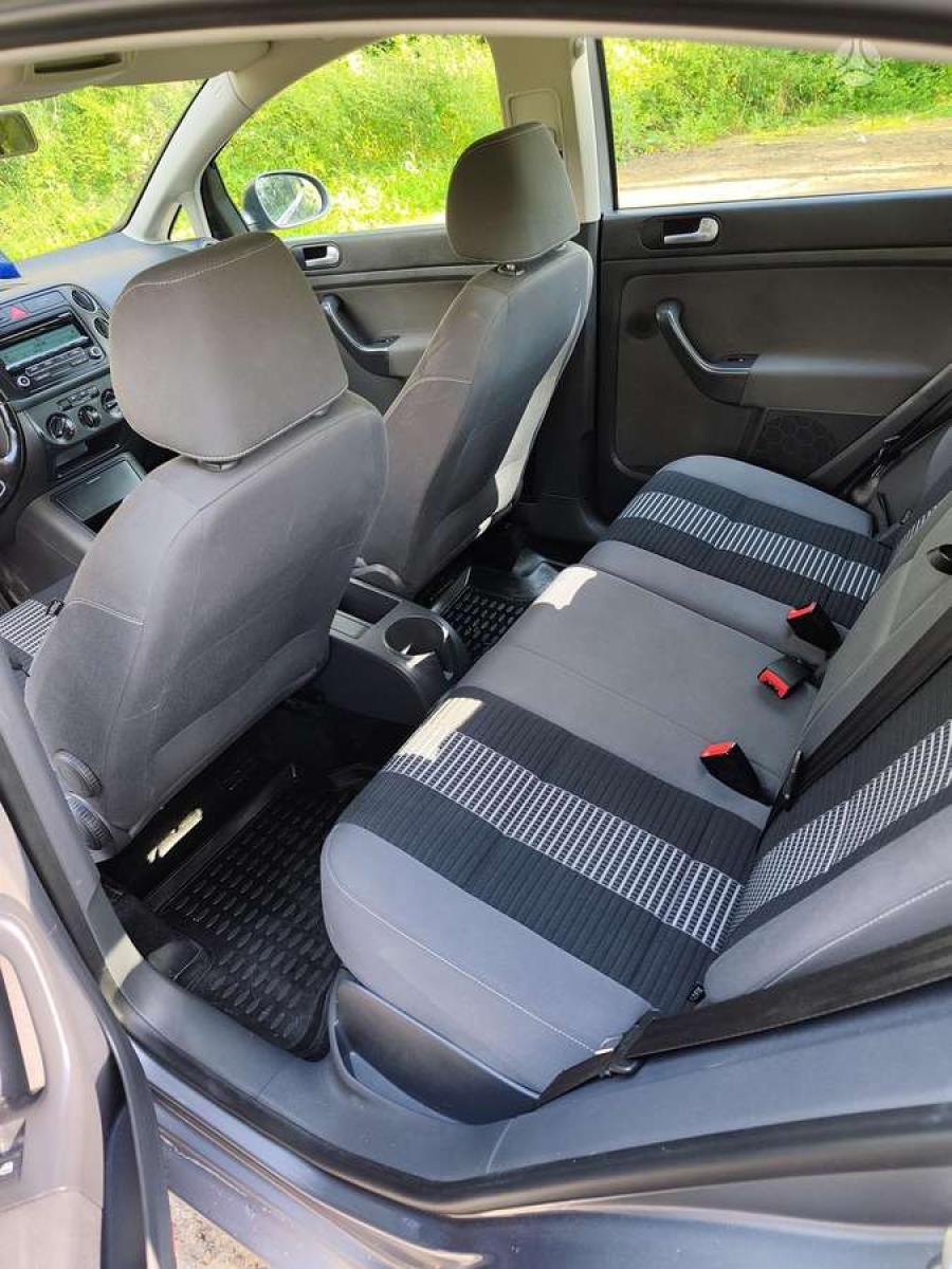Pelēks Volkswagen Golf Plus 2008 Viļņa, ar dzinēja tilpumu 1.90 L un nobraukumu 207 tūkst. km par 3300 €, foto 12 vietnē AUTOMOTO.COM.LV