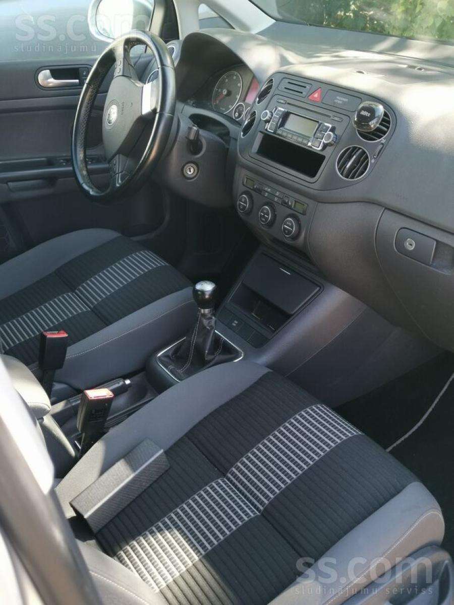 Grey Volkswagen Golf Plus 2008 in Jurmala, with an engine capacity of 1.90 L and mileage of 302 thousand km for 3900 €, photo 10 on AUTOMOTO.COM.LV