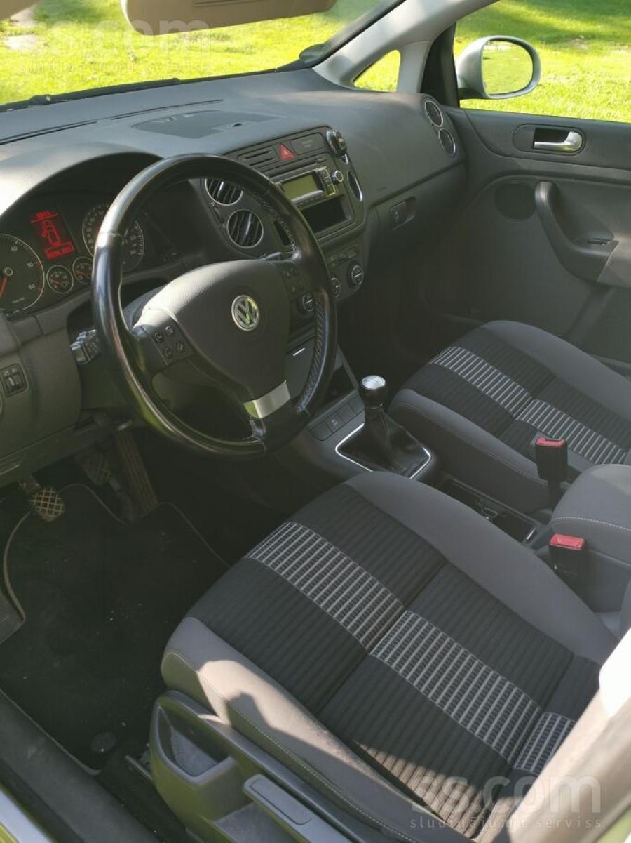 Grey Volkswagen Golf Plus 2008 in Jurmala, with an engine capacity of 1.90 L and mileage of 302 thousand km for 3900 €, photo 11 on AUTOMOTO.COM.LV