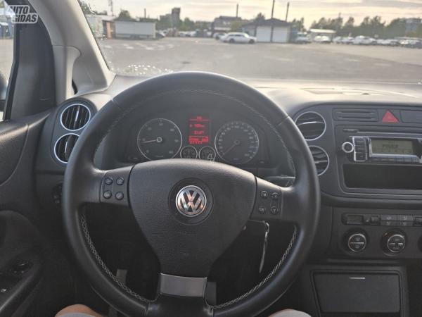 Grey Volkswagen Golf Plus 2008 in Panevezys, with an engine capacity of 1.90 L and mileage of 378 thousand km for 2550 €, photo 4 on AUTOMOTO.COM.LV