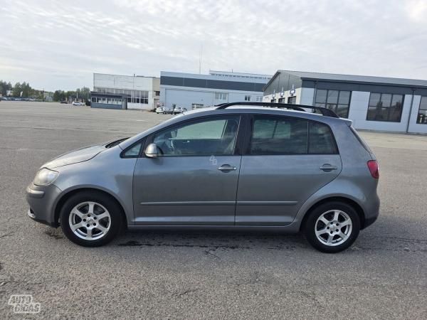 Grey Volkswagen Golf Plus 2008 in Panevezys, with an engine capacity of 1.90 L and mileage of 378 thousand km for 2550 €, photo 6 on AUTOMOTO.COM.LV