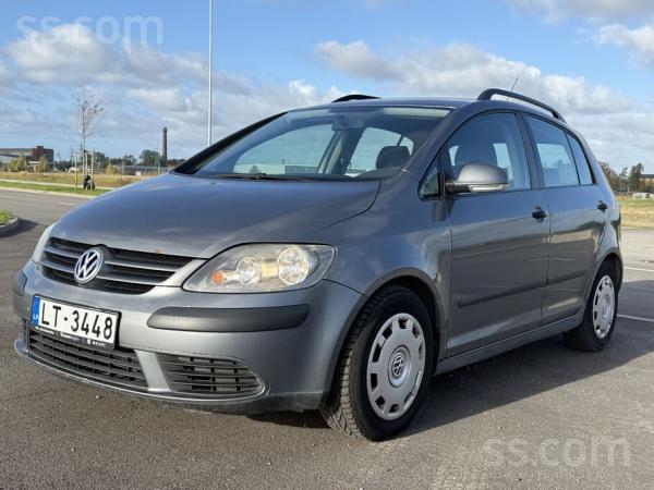 Volkswagen Golf Plus 2008 in Liepaja on AUTOMOTO.COM.LV Grey Volkswagen Golf Plus 2008 in Liepaja, with an engine capacity of 1.90 L and mileage of 278 thousand km for 1400 €, photo 4 on AUTOMOTO.COM.LV