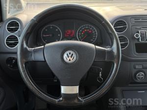 Grey Volkswagen Golf Plus 2008 in Liepaja, with an engine capacity of 1.90 L and mileage of 278 thousand km for 1400 €, photo 12 on AUTOMOTO.COM.LV