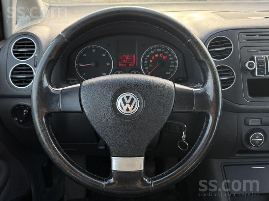 Grey Volkswagen Golf Plus 2008 in Liepaja, with an engine capacity of 1.90 L and mileage of 278 thousand km for 1400 €, photo 12 on AUTOMOTO.COM.LV