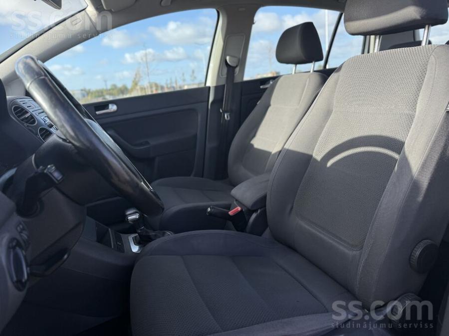 Grey Volkswagen Golf Plus 2008 in Liepaja, with an engine capacity of 1.90 L and mileage of 278 thousand km for 1400 €, photo 13 on AUTOMOTO.COM.LV