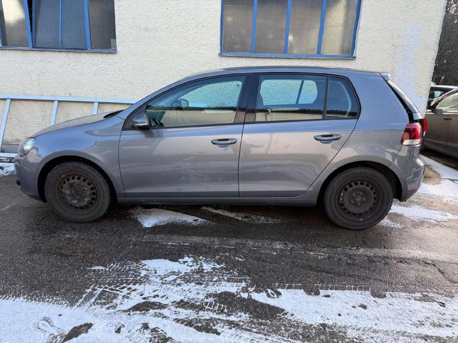 Grey Volkswagen Golf Plus 2009 in Anyksciai, with an engine capacity of 1.97 L and mileage of 181 thousand km for 3600 €, photo 2 on AUTOMOTO.COM.LV