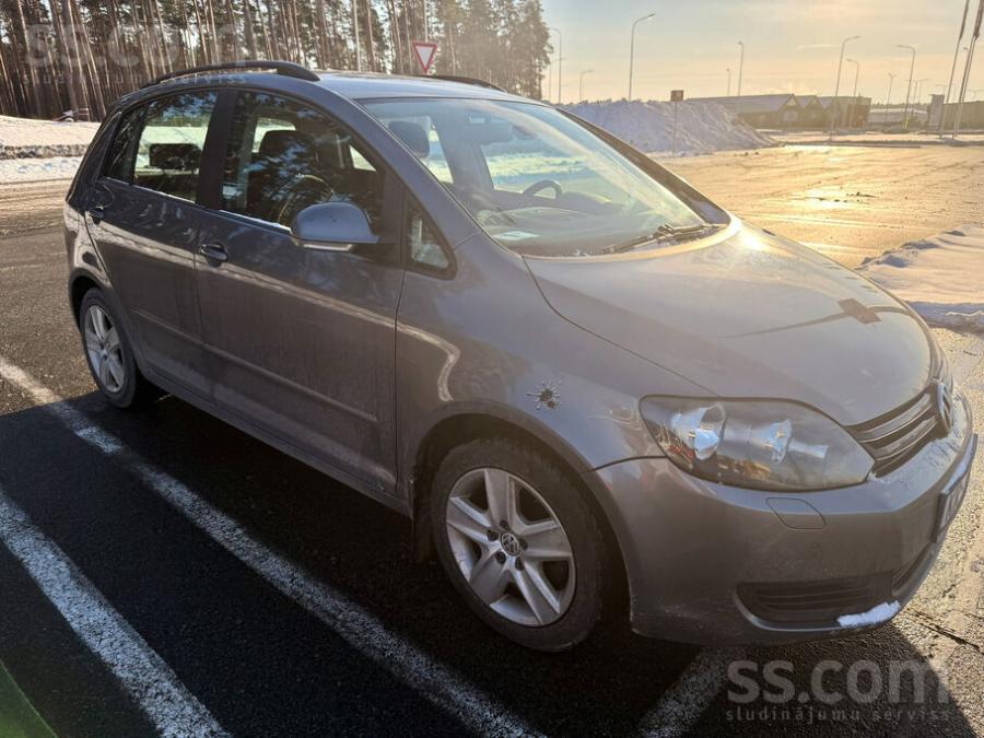 Grey Volkswagen Golf Plus 2009 in Riga, with an engine capacity of 1.90 L and mileage of 225 thousand km for 4600 €, photo 1 on AUTOMOTO.COM.LV