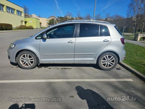 Pelēks Volkswagen Golf Plus 2009 Tallina, ar dzinēja tilpumu 2.00 L un nobraukumu 190 tūkst. km par 4500 €, foto 4 vietnē AUTOMOTO.COM.LV