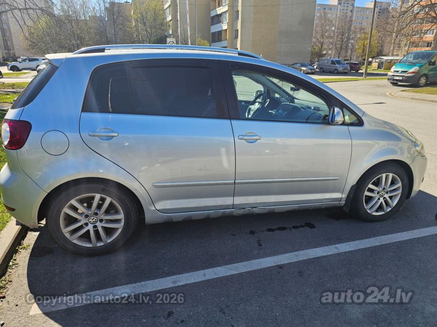 Pelēks Volkswagen Golf Plus 2009 Tallina, ar dzinēja tilpumu 2.00 L un nobraukumu 190 tūkst. km par 4500 €, foto 6 vietnē AUTOMOTO.COM.LV