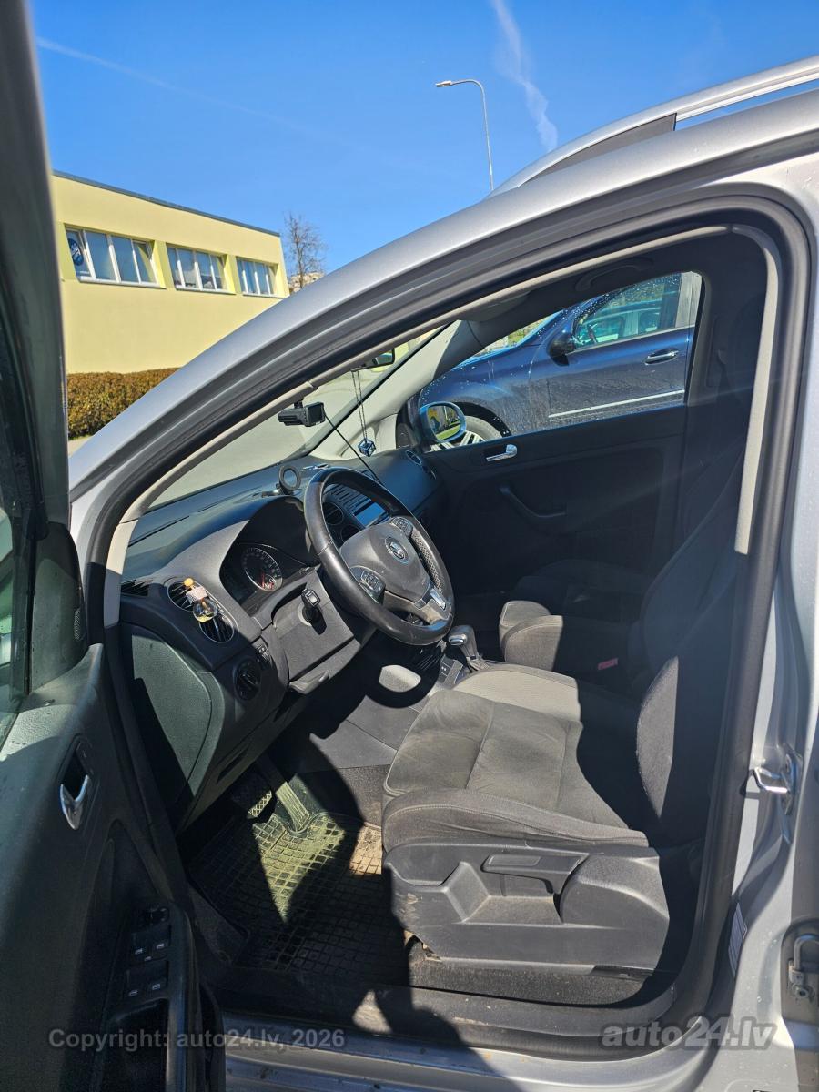 Pelēks Volkswagen Golf Plus 2009 Tallina, ar dzinēja tilpumu 2.00 L un nobraukumu 190 tūkst. km par 4500 €, foto 10 vietnē AUTOMOTO.COM.LV