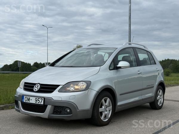 Pelēks Volkswagen Golf Plus 2009 Ogre, ar dzinēja tilpumu 2.00 L un nobraukumu 280 tūkst. km par 5500 €, foto 1 vietnē AUTOMOTO.COM.LV