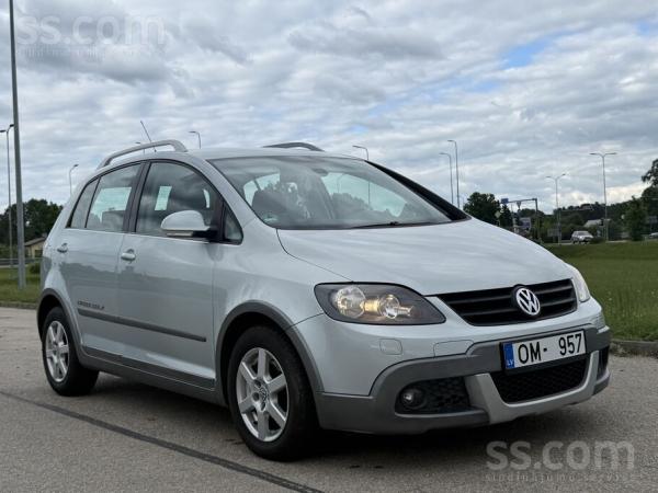 Pelēks Volkswagen Golf Plus 2009 Ogre, ar dzinēja tilpumu 2.00 L un nobraukumu 280 tūkst. km par 5500 €, foto 2 vietnē AUTOMOTO.COM.LV