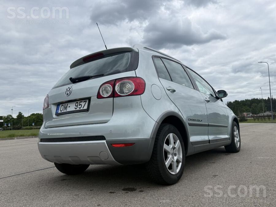 Grey Volkswagen Golf Plus 2009 in Ogre, with an engine capacity of 2.00 L and mileage of 280 thousand km for 5500 €, photo 4 on AUTOMOTO.COM.LV