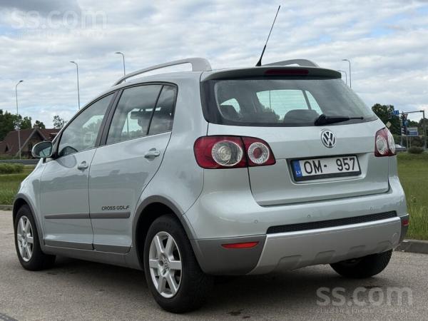 Pelēks Volkswagen Golf Plus 2009 Ogre, ar dzinēja tilpumu 2.00 L un nobraukumu 280 tūkst. km par 5500 €, foto 4 vietnē AUTOMOTO.COM.LV