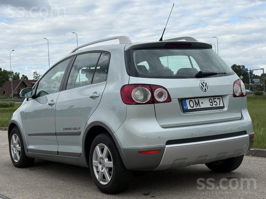 Grey Volkswagen Golf Plus 2009 in Ogre, with an engine capacity of 2.00 L and mileage of 280 thousand km for 5500 €, photo 5 on AUTOMOTO.COM.LV