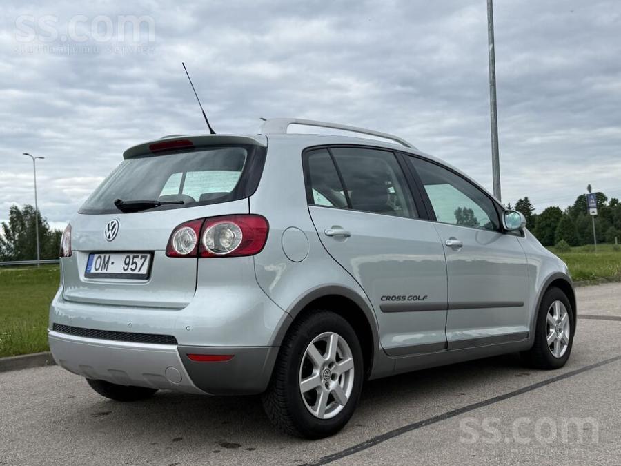 Grey Volkswagen Golf Plus 2009 in Ogre, with an engine capacity of 2.00 L and mileage of 280 thousand km for 5500 €, photo 6 on AUTOMOTO.COM.LV