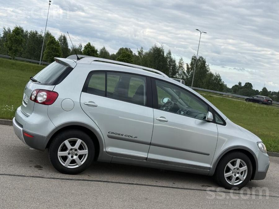 Grey Volkswagen Golf Plus 2009 in Ogre, with an engine capacity of 2.00 L and mileage of 280 thousand km for 5500 €, photo 7 on AUTOMOTO.COM.LV
