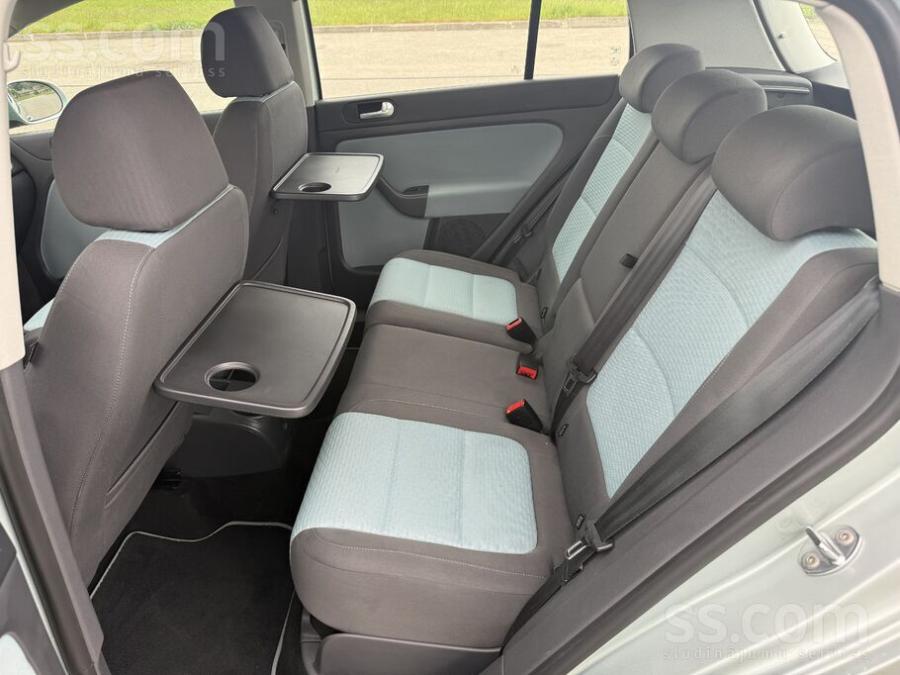 Grey Volkswagen Golf Plus 2009 in Ogre, with an engine capacity of 2.00 L and mileage of 280 thousand km for 5500 €, photo 12 on AUTOMOTO.COM.LV
