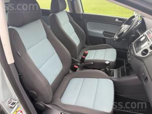 Grey Volkswagen Golf Plus 2009 in Ogre, with an engine capacity of 2.00 L and mileage of 280 thousand km for 5500 €, photo 14 on AUTOMOTO.COM.LV