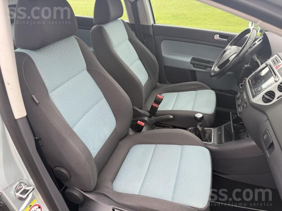 Grey Volkswagen Golf Plus 2009 in Ogre, with an engine capacity of 2.00 L and mileage of 280 thousand km for 5500 €, photo 14 on AUTOMOTO.COM.LV