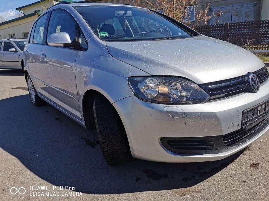 Grey Volkswagen Golf Plus 2009 in Prienai, with an engine capacity of 2.00 L and mileage of 289 thousand km for 3150 €, photo 3 on AUTOMOTO.COM.LV