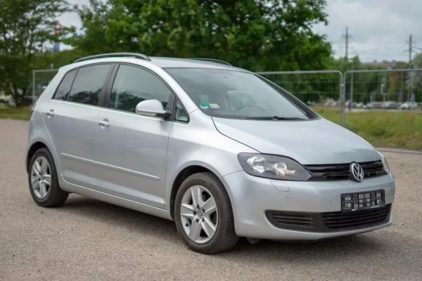 Pelēks Volkswagen Golf Plus 2009 Liepāja, ar dzinēja tilpumu 1.60 L un nobraukumu 205 tūkst. km par 6850 €, foto 5 vietnē AUTOMOTO.COM.LV