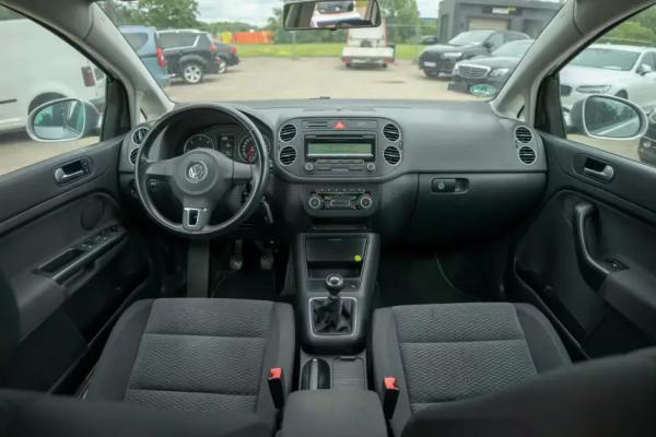 Pelēks Volkswagen Golf Plus 2009 Liepāja, ar dzinēja tilpumu 1.60 L un nobraukumu 205 tūkst. km par 6850 €, foto 6 vietnē AUTOMOTO.COM.LV