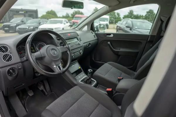 Pelēks Volkswagen Golf Plus 2009 Liepāja, ar dzinēja tilpumu 1.60 L un nobraukumu 205 tūkst. km par 6850 €, foto 7 vietnē AUTOMOTO.COM.LV