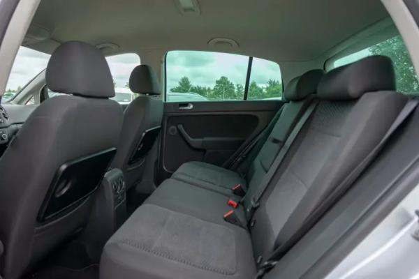 Pelēks Volkswagen Golf Plus 2009 Liepāja, ar dzinēja tilpumu 1.60 L un nobraukumu 205 tūkst. km par 6850 €, foto 8 vietnē AUTOMOTO.COM.LV