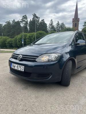 Grey Volkswagen Golf Plus 2009 in Ogre, with an engine capacity of 1.40 L and mileage of 221 thousand km for 4500 €, photo  on AUTOMOTO.COM.LV