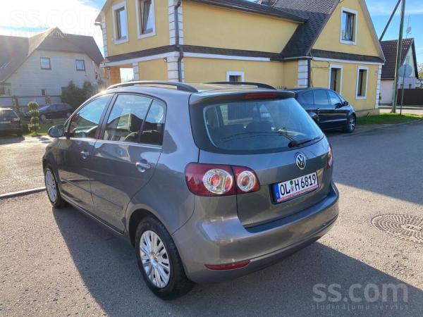 Pelēks Volkswagen Golf Plus 2010 Daugavpils, ar dzinēja tilpumu 1.40 L un nobraukumu 0 tūkst. km par 4150 €, foto 3 vietnē AUTOMOTO.COM.LV