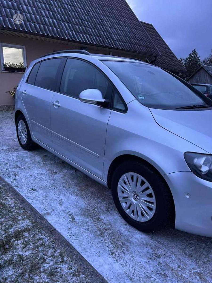 Grey Volkswagen Golf Plus 2010 in Marijampole, with an engine capacity of 1.60 L and mileage of 198 thousand km for 3450 €, photo 3 on AUTOMOTO.COM.LV