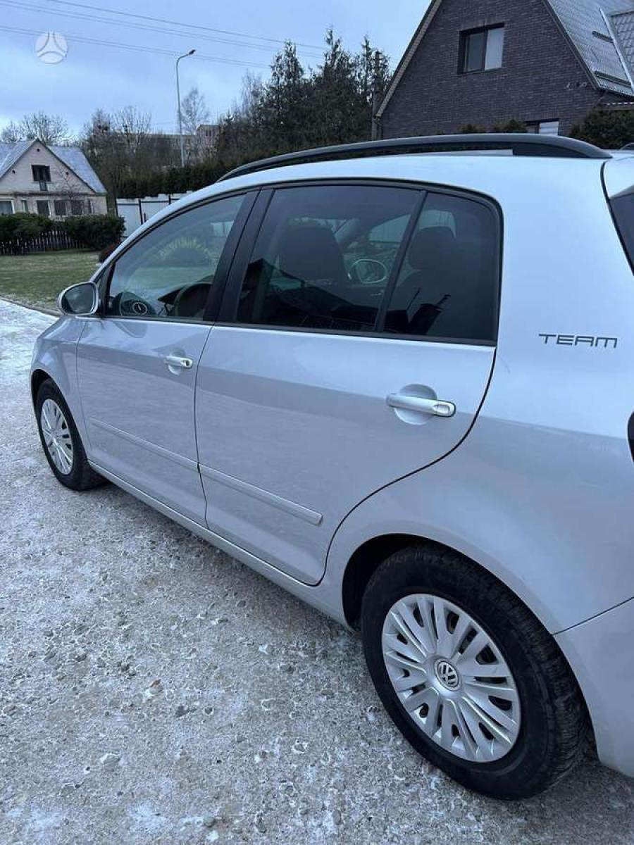 Grey Volkswagen Golf Plus 2010 in Marijampole, with an engine capacity of 1.60 L and mileage of 198 thousand km for 3450 €, photo 4 on AUTOMOTO.COM.LV