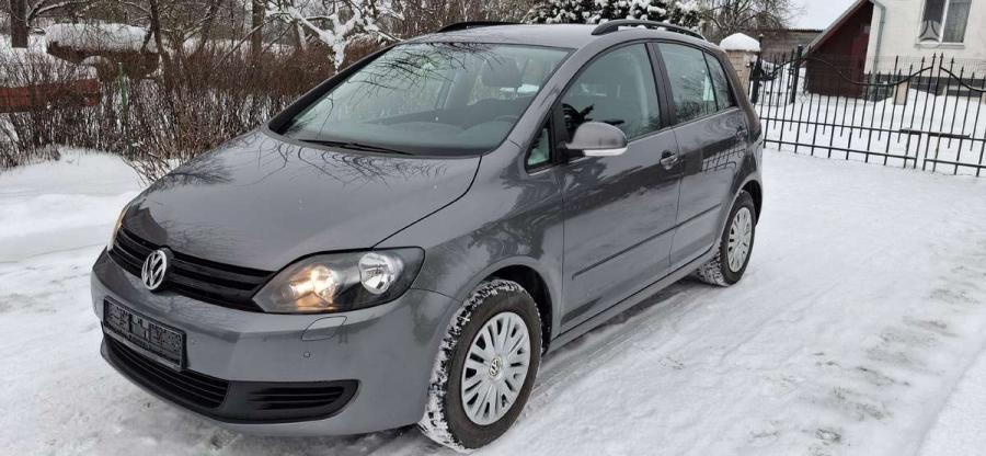 Grey Volkswagen Golf Plus 2010 in Rokiskis, with an engine capacity of 1.39 L and mileage of 77 thousand km for 3650 €, photo 1 on AUTOMOTO.COM.LV