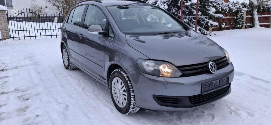 Grey Volkswagen Golf Plus 2010 in Rokiskis, with an engine capacity of 1.39 L and mileage of 77 thousand km for 3650 €, photo 3 on AUTOMOTO.COM.LV