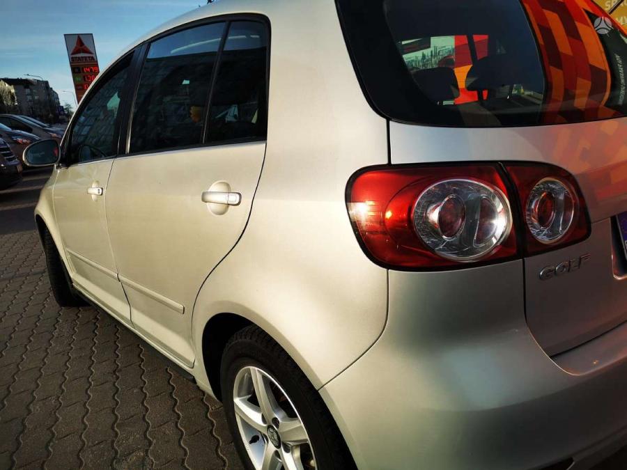 Pelēks Volkswagen Golf Plus 2010 Viļņa, ar dzinēja tilpumu 1.20 L un nobraukumu 161 tūkst. km par 4600 €, foto 1 vietnē AUTOMOTO.COM.LV