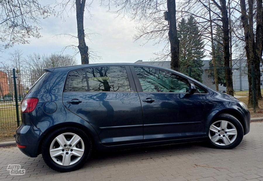 Pelēks Volkswagen Golf Plus 2010 Kauņa, ar dzinēja tilpumu 2.00 L un nobraukumu 318 tūkst. km par 2650 €, foto 1 vietnē AUTOMOTO.COM.LV