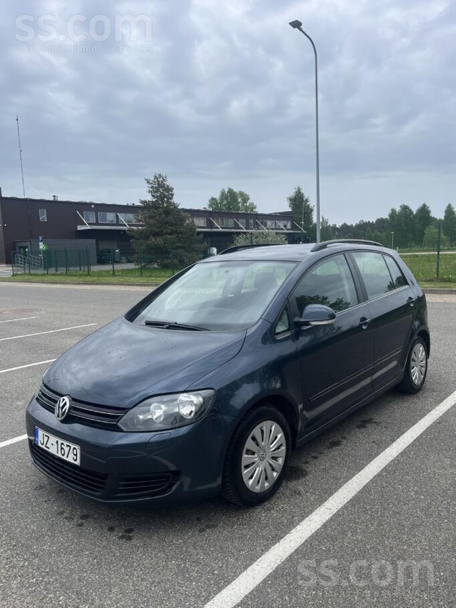 Grey Volkswagen Golf Plus 2010 in Valmiera, with an engine capacity of 1.60 L and mileage of 240 thousand km for 3300 €, photo 1 on AUTOMOTO.COM.LV